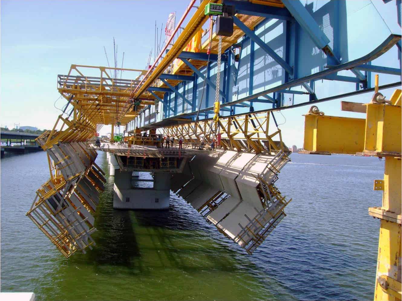 Movable Scaffolding System MSS