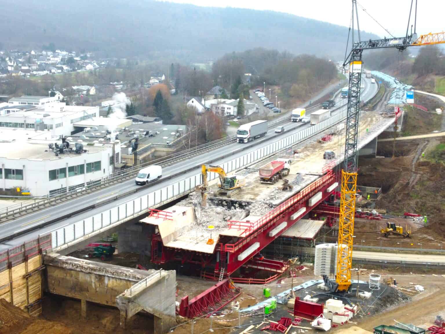 Span by span bridge demolition